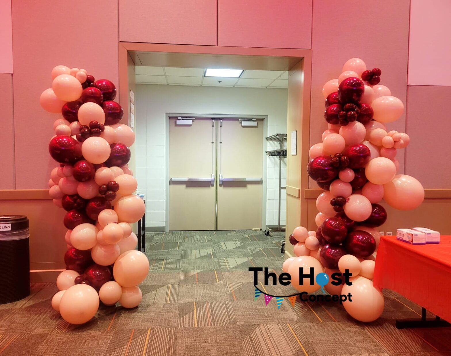 Organic columns - The Host Concept